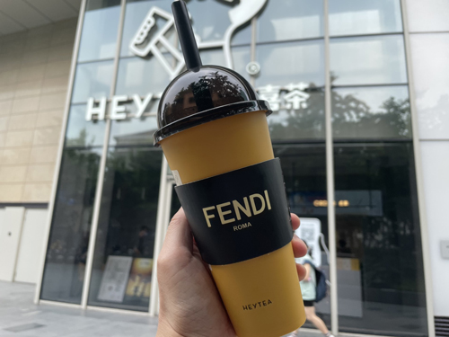 「最も安いFENDI？」 中国の若者がコラボ飲料に熱狂：日経ビジネス電子版