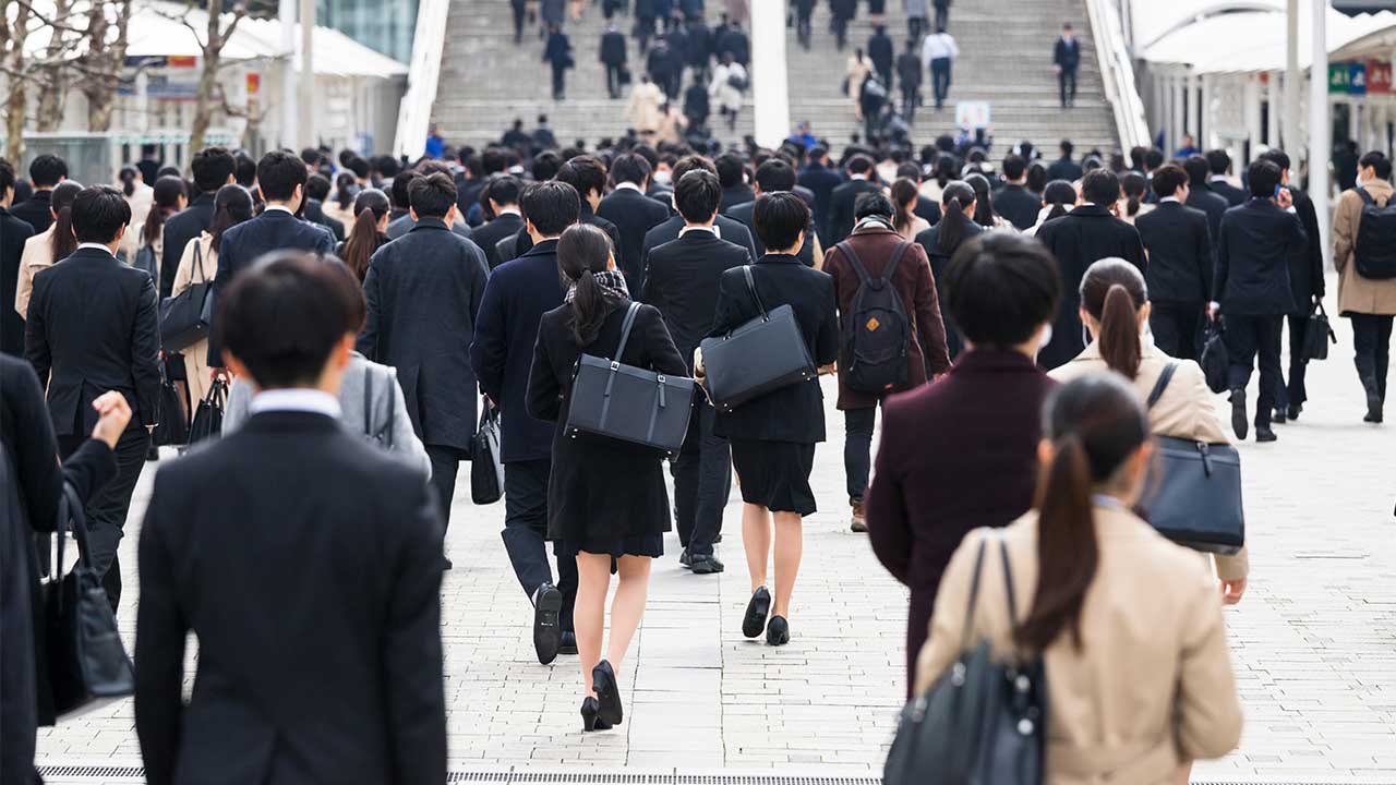 「AIで新卒採用減」4割 人事担当779人アンケート、データが明かす現場の苦悩：日経ビジネス電子版